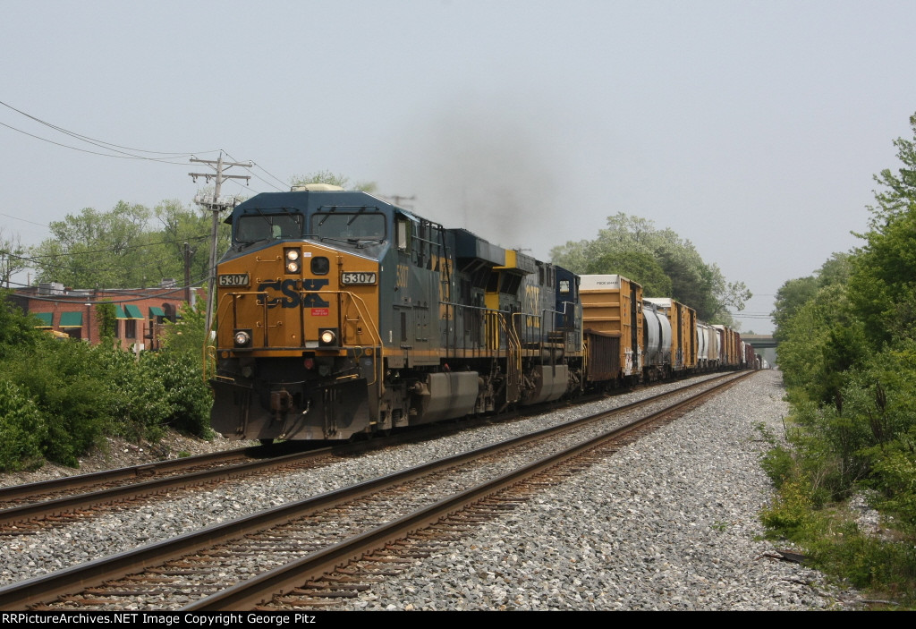 CSX 5307 and train Q439